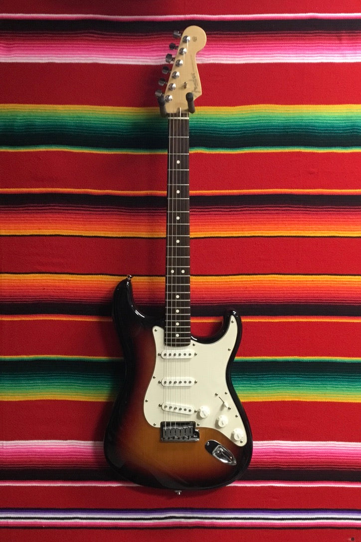 Fender American Standard Stratocaster Sunburst (2004) – Action Music